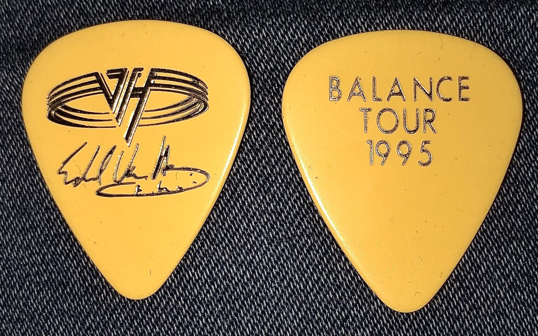 VAN HALEN Guitar Pick 1995 Balance Tour with Eddie Van Halen signature ...